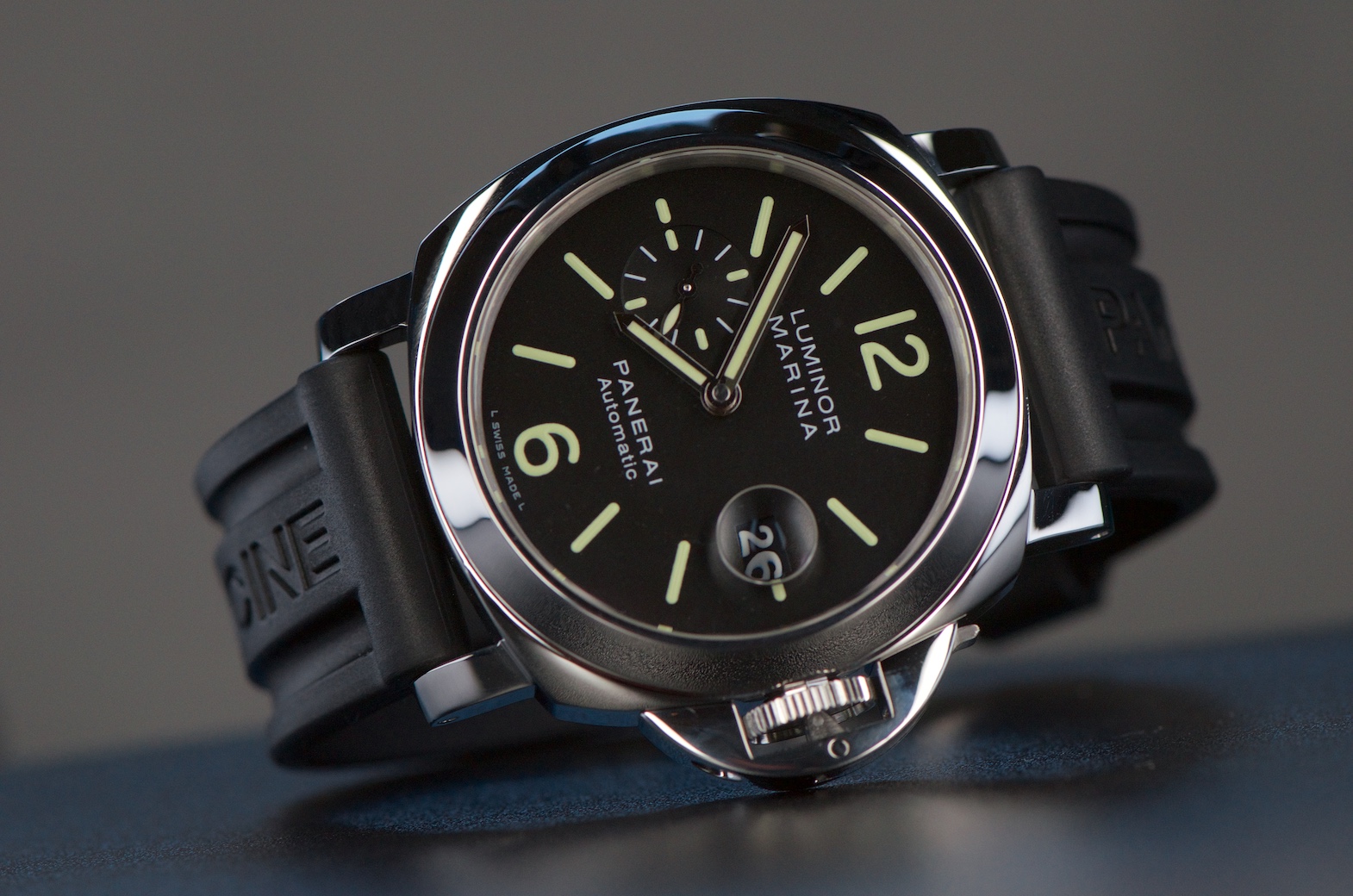 Panerai: Panerai Luminor Marina 44mm Reference PAM00104